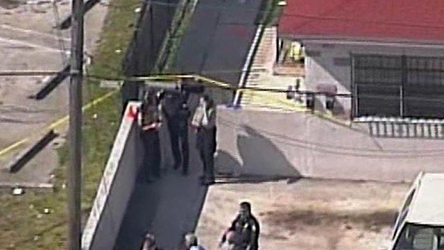 Police Officers Killed Serving Warrant in Miami | Fox News Video