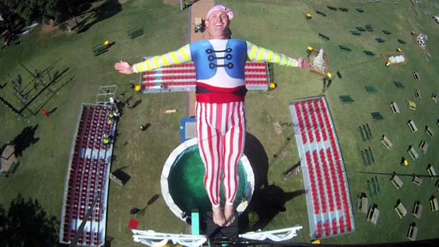 High divers make splash into shallow pool | Fox News Video