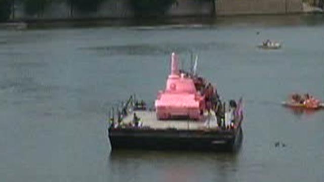 Pink Tank Gives Soviets the Finger | Fox News Video