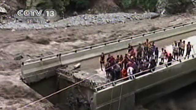 Dozens Saved from Washed-Out Bridge in China | Fox News Video