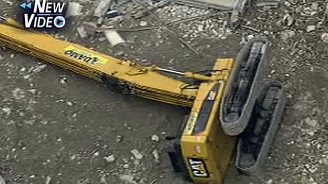 Crane Tips Over in Detroit | Fox News Video