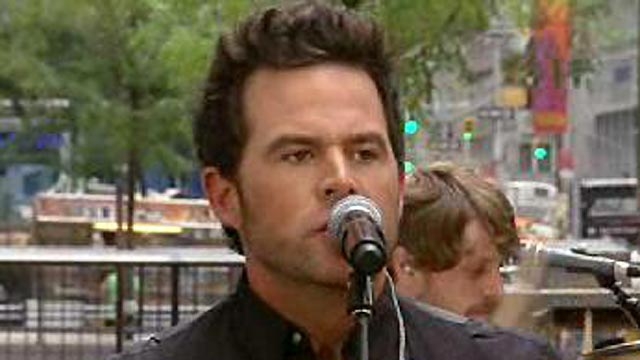 David Nail Performs 'Turning Home' | Fox News Video