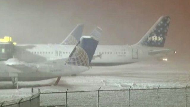 Stranded on Plane for 7 Hours | Fox News Video